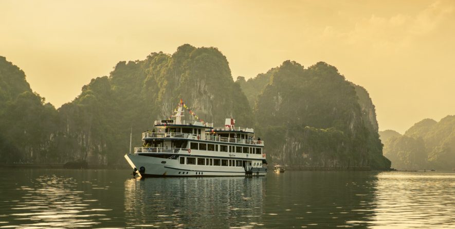 Du thuyền Swan 2 ngày 1 đêm - Du lịch Hạ Long AZGo Travel